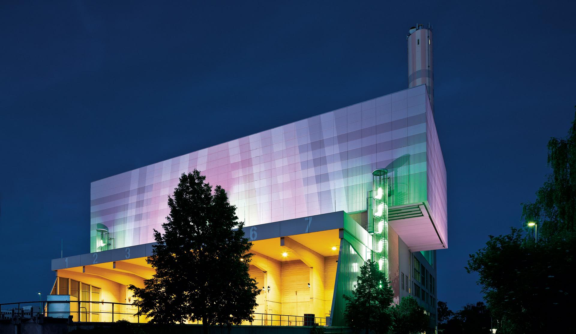 Building illumination with LED facade lighting - TRILUX